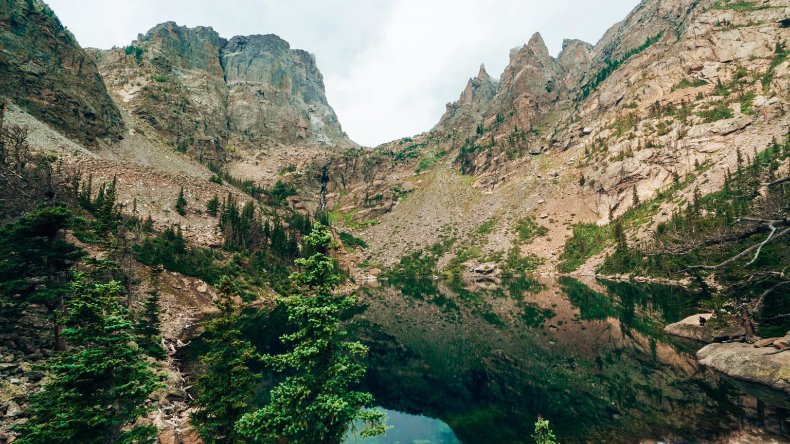 How to Hike to Lake Haiyaha in 2023 – That Colorado Couple